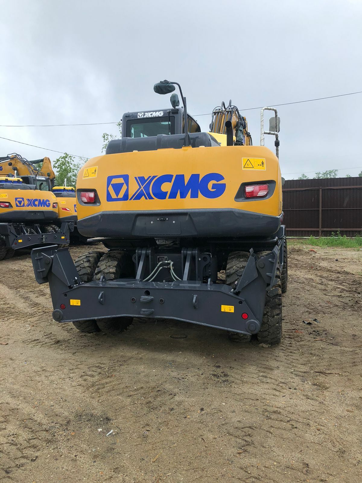 Колесный экскаватор XCMG XE150WD, цена в Екатеринбурге от компании ООО ОНИКССПЕЦАВТО